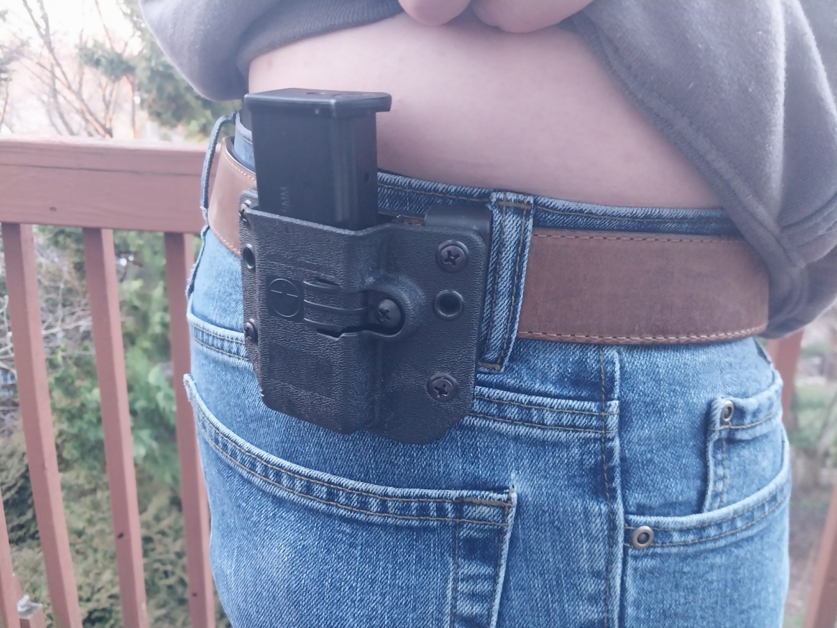 How to Carry an Extra Magazine - Inside Safariland