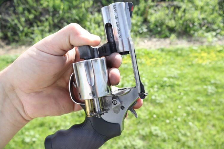 Smith & Wesson 686+ 2.5-inch Revolver: The Shootable Snubbie - Inside ...