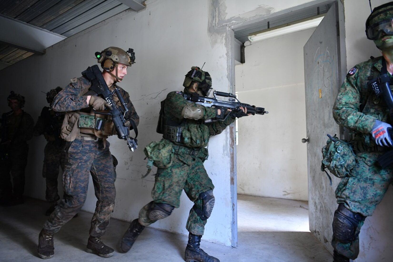 What’s a Bullpup? History, Benefits, and Downsides of Bullpup Firearms ...